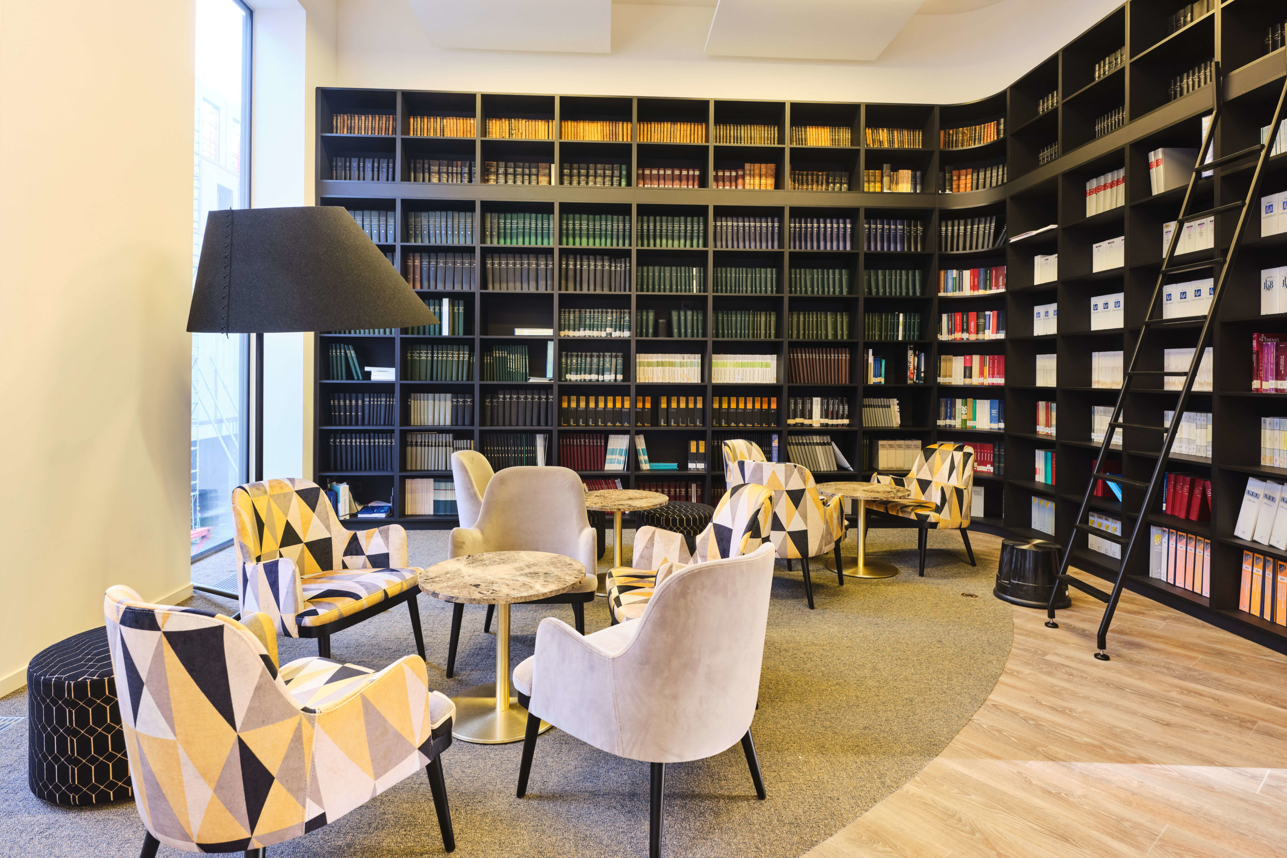 Bureau-inrichting op maat: geen overbodige luxe - Alternativ